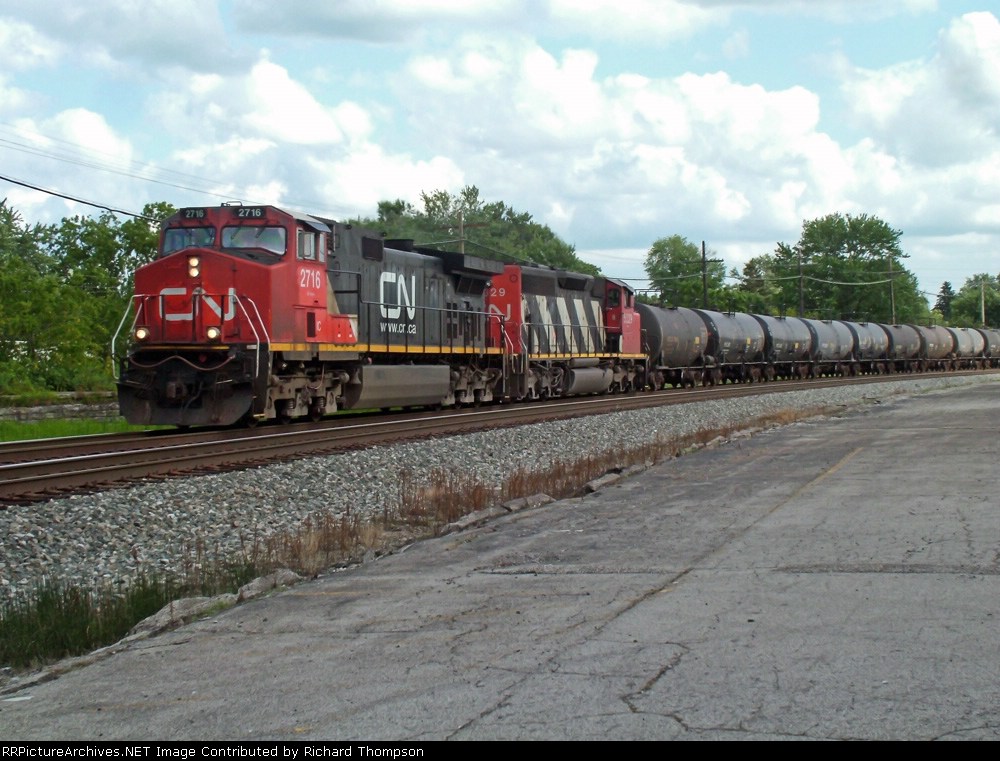 CN 2716